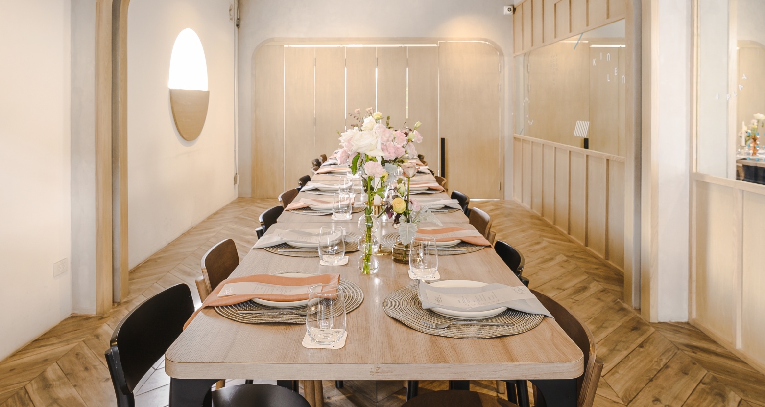 Kinlenn Eatery & Play | Modernist Cafe serving original Thai taste ...